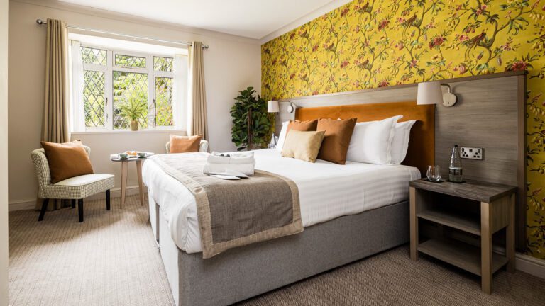 Oxfordshire Hotel | The Holt Hotel in Oxfordshire | Home